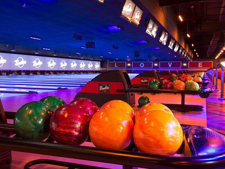 Christmas Parties, Holiday Parties | Bowlero Lakeville | Bowlero