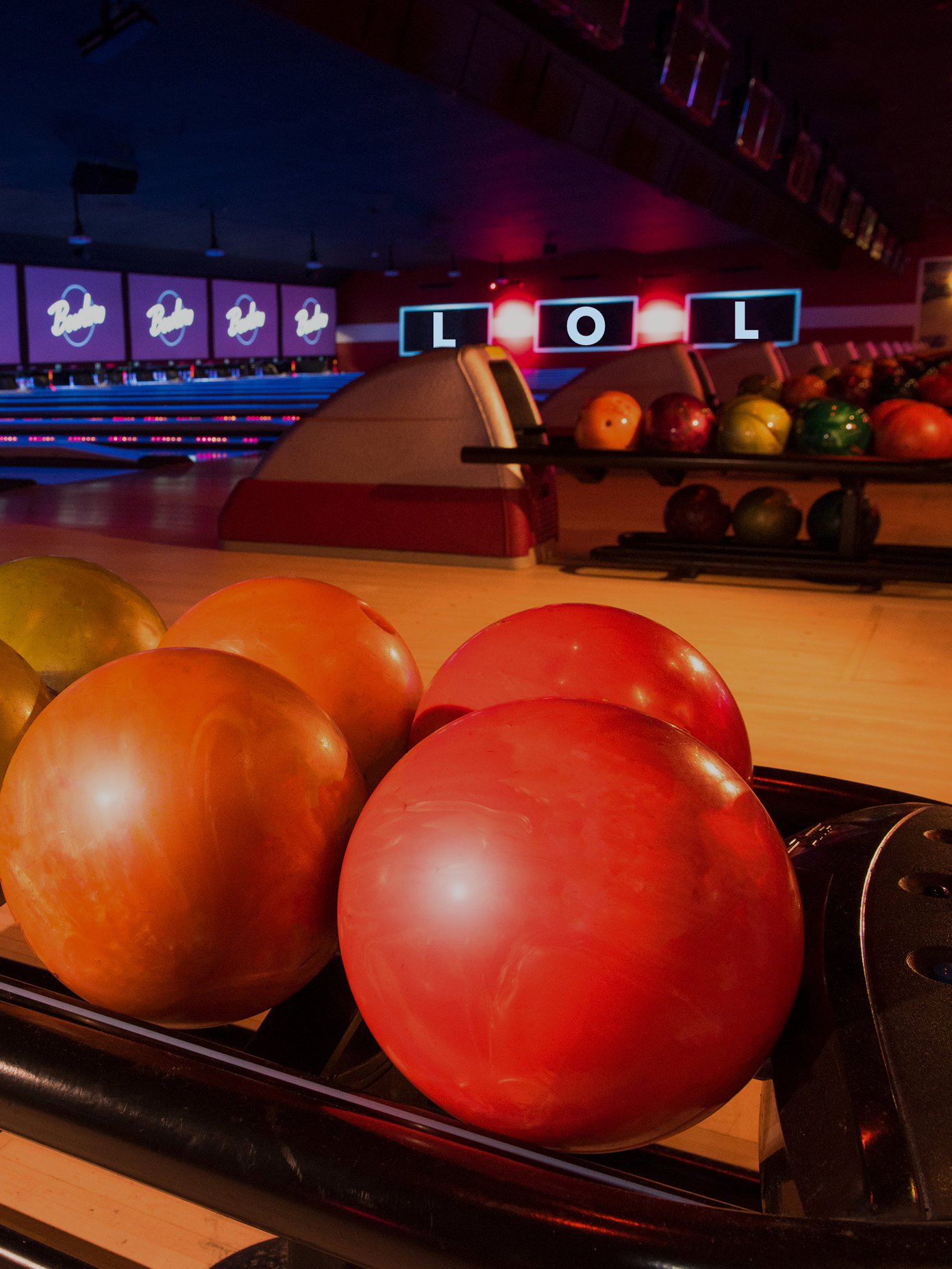 Bowling and Lounge Area with Bar in Davie | Bowlero