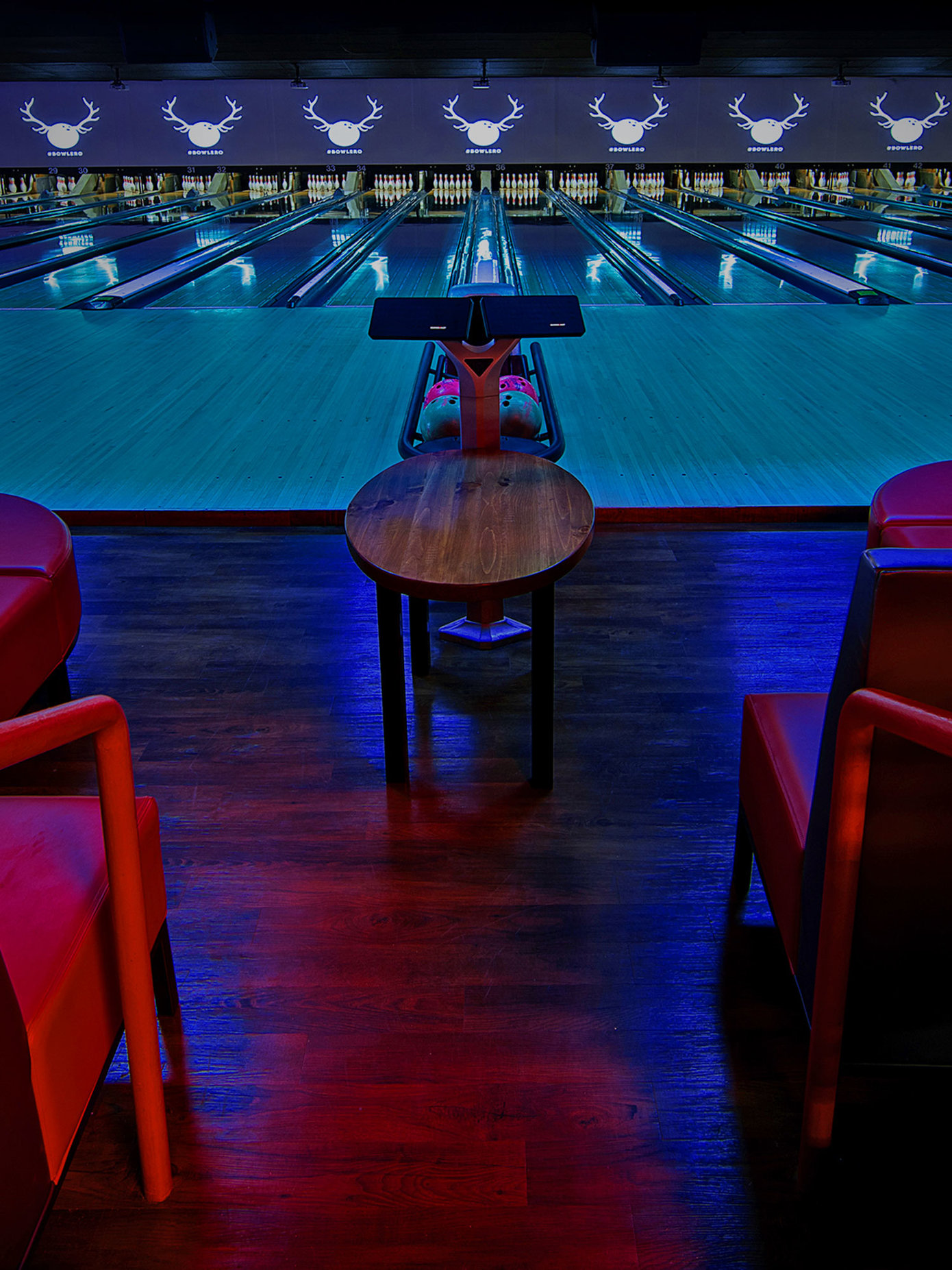 Bowling Alley with Lounge Area Wauwatosa | Bowlero